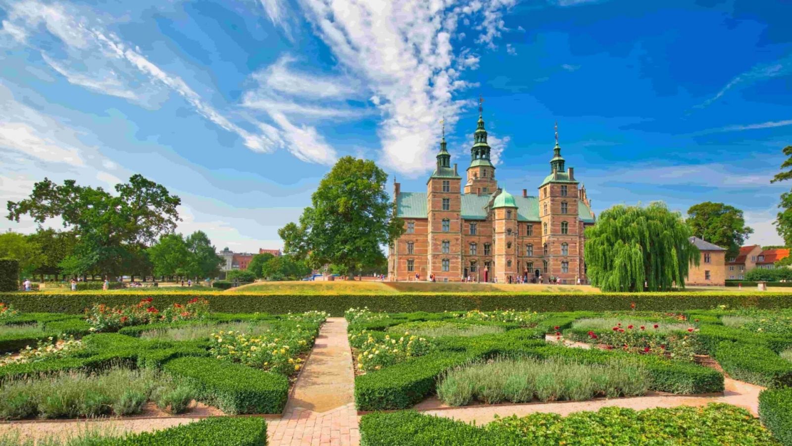 Rosenborg Palace | The most extraordinary castle in Northern Europe